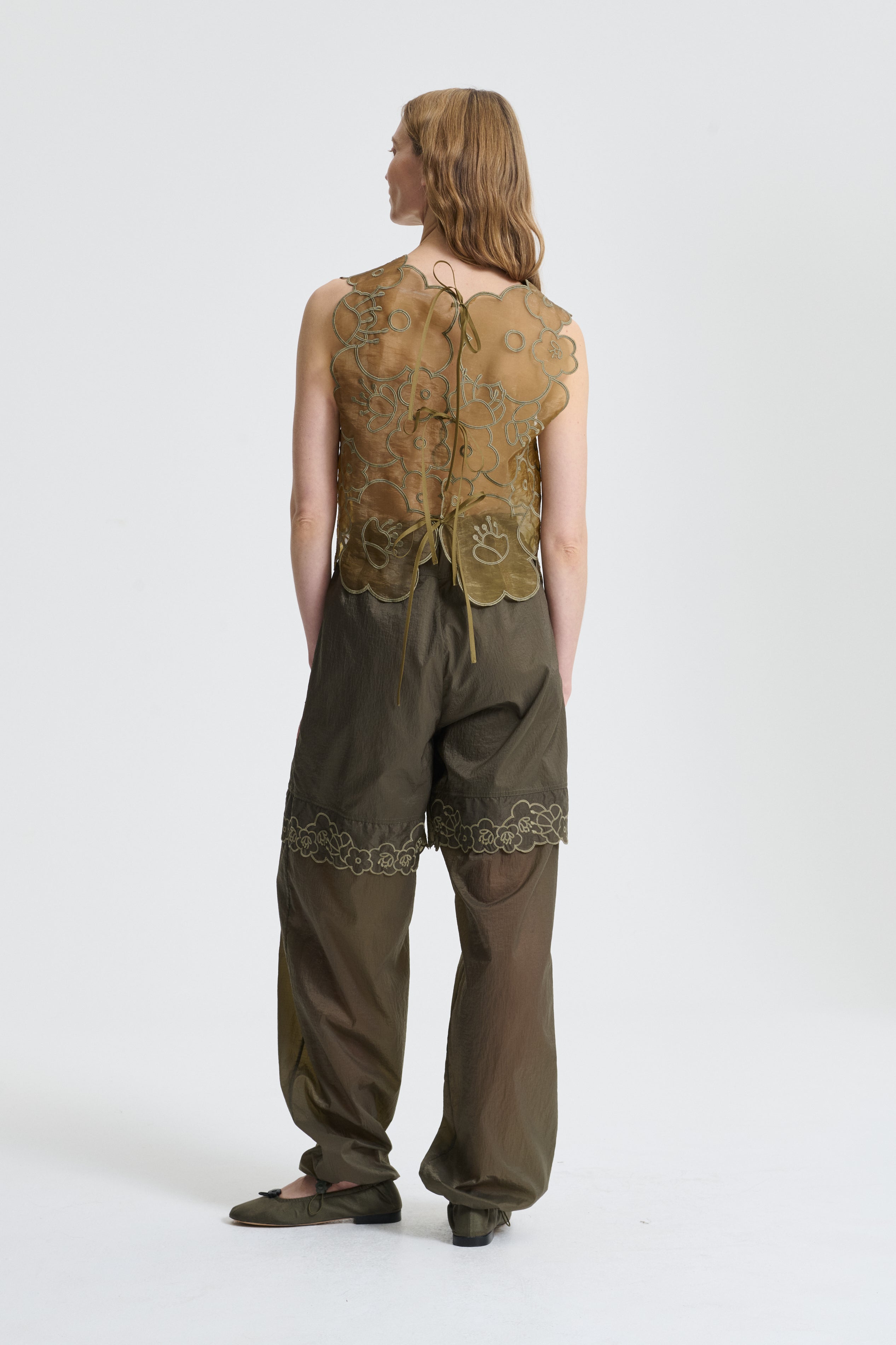 BLAKE | TOP EMBROIDERED MYRTIA OLIVE